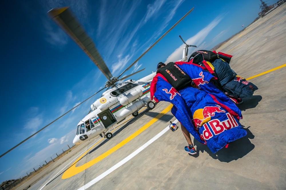 Red Bull Skydivers support 2016 Formula One Grand Prix of Europe PHOTO