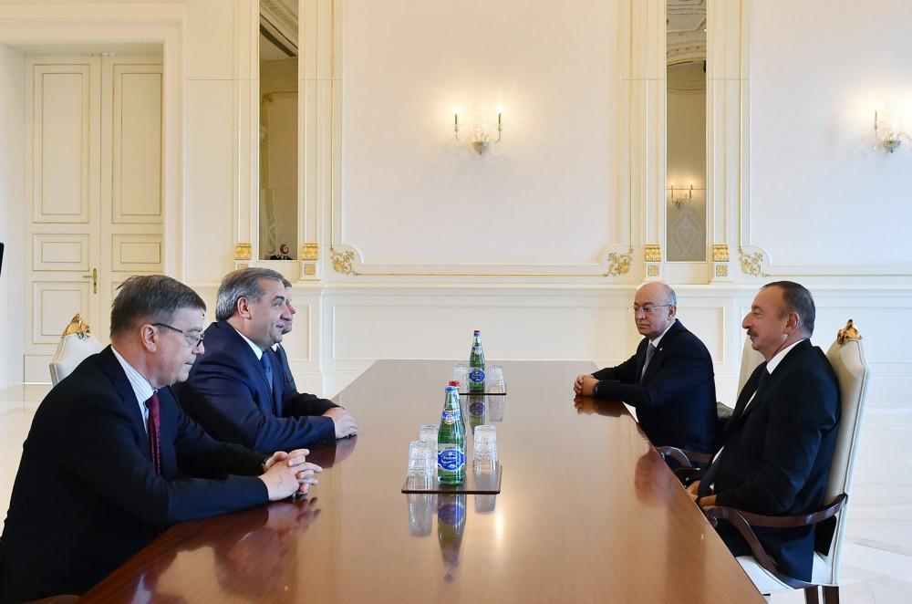 Ilham Aliyev receives Russian civil defence minister