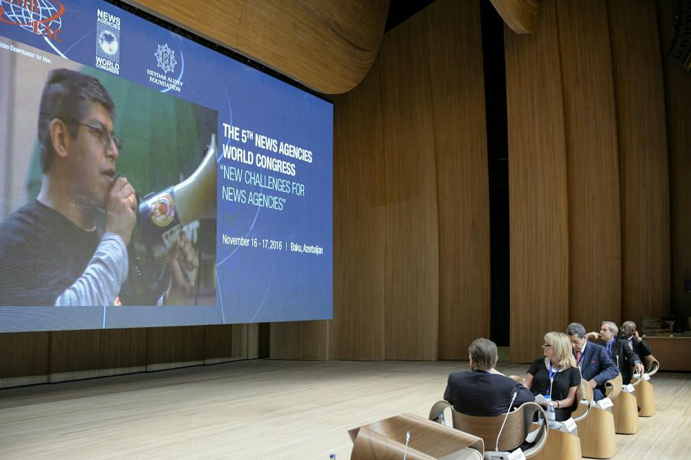Session of Baku Congress focuses on training journalists for multi ...