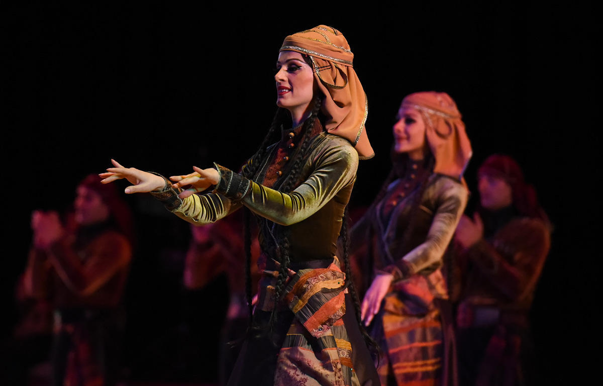 Beautiful Georgian songs and dances [PHOTO]