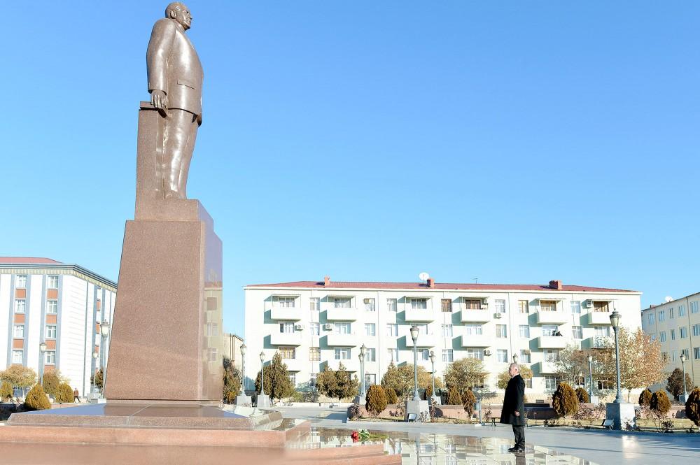 Nakhchivan honors memory of national leader Heydar Aliyev [PHOTO]