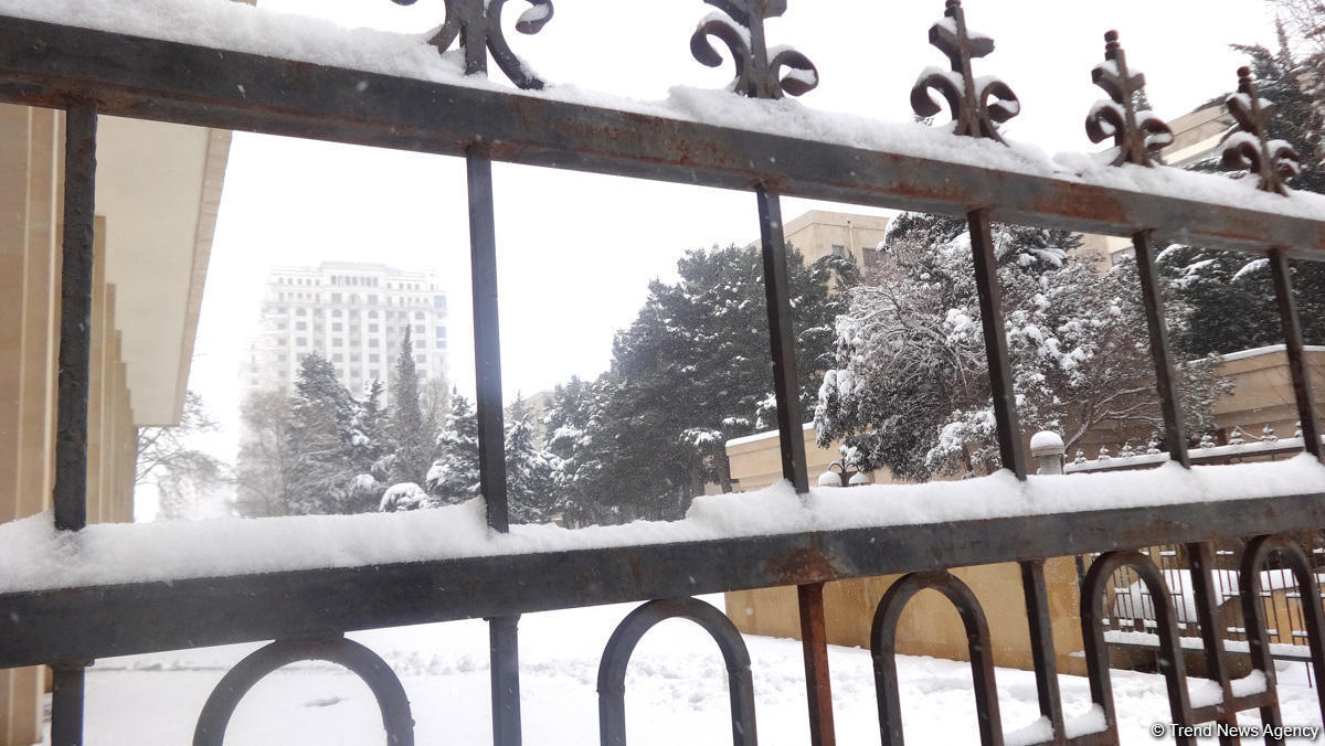 Beautiful pics of Baku covered in Snow [PHOTO]