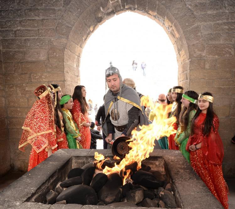 Baku celebrates Last Tuesday before Novruz holiday [PHOTO]