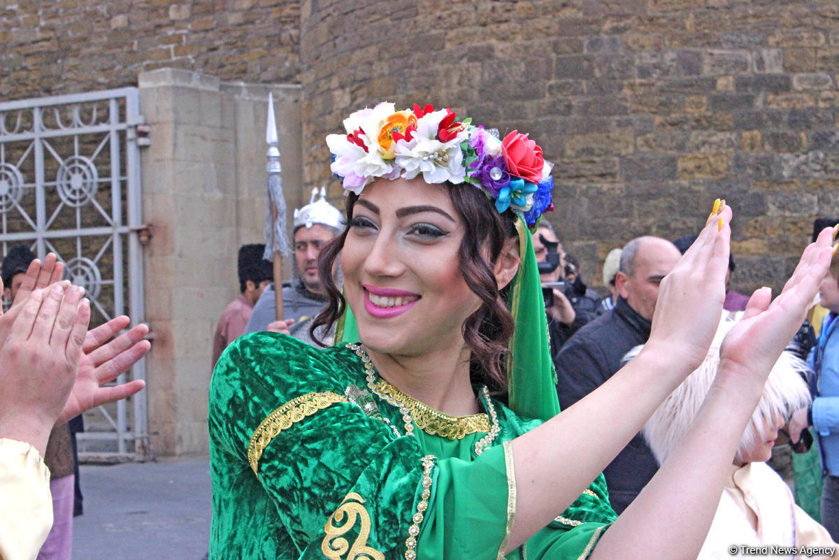 Baku celebrates Last Tuesday before Novruz holiday [PHOTO]