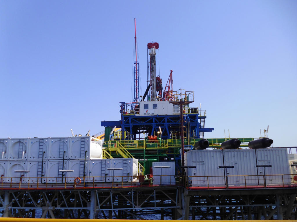 SOCAR building new platform at offshore field