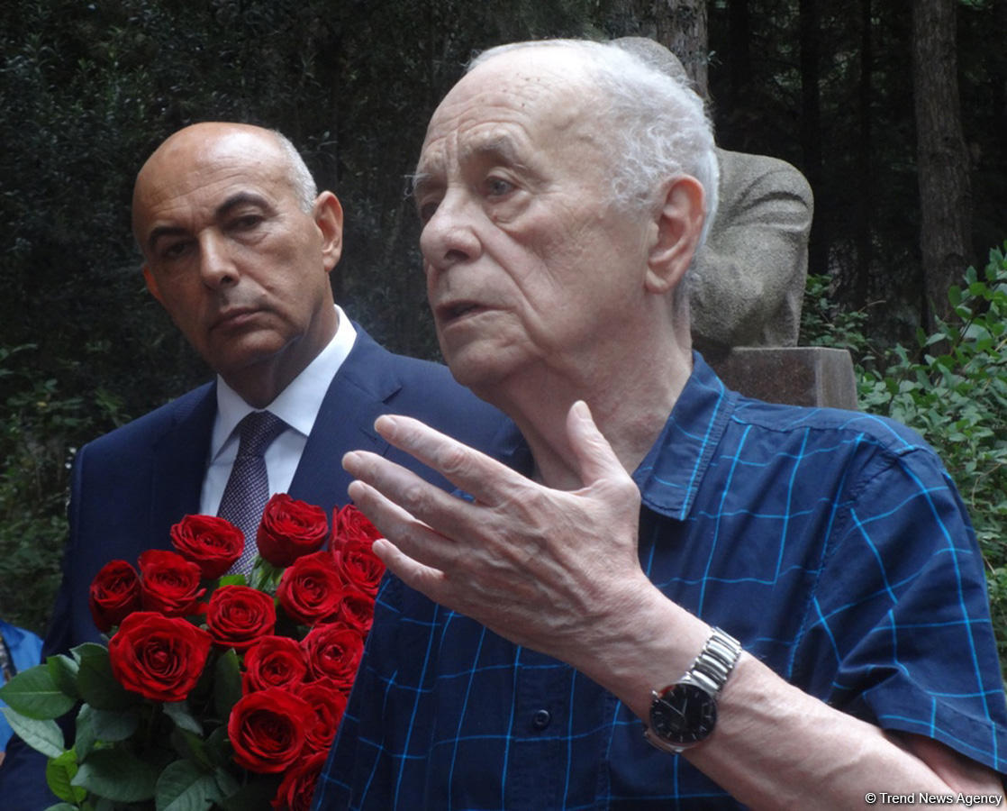 Muslim Magomayev's memory commemorated in Baku [PHOTO]