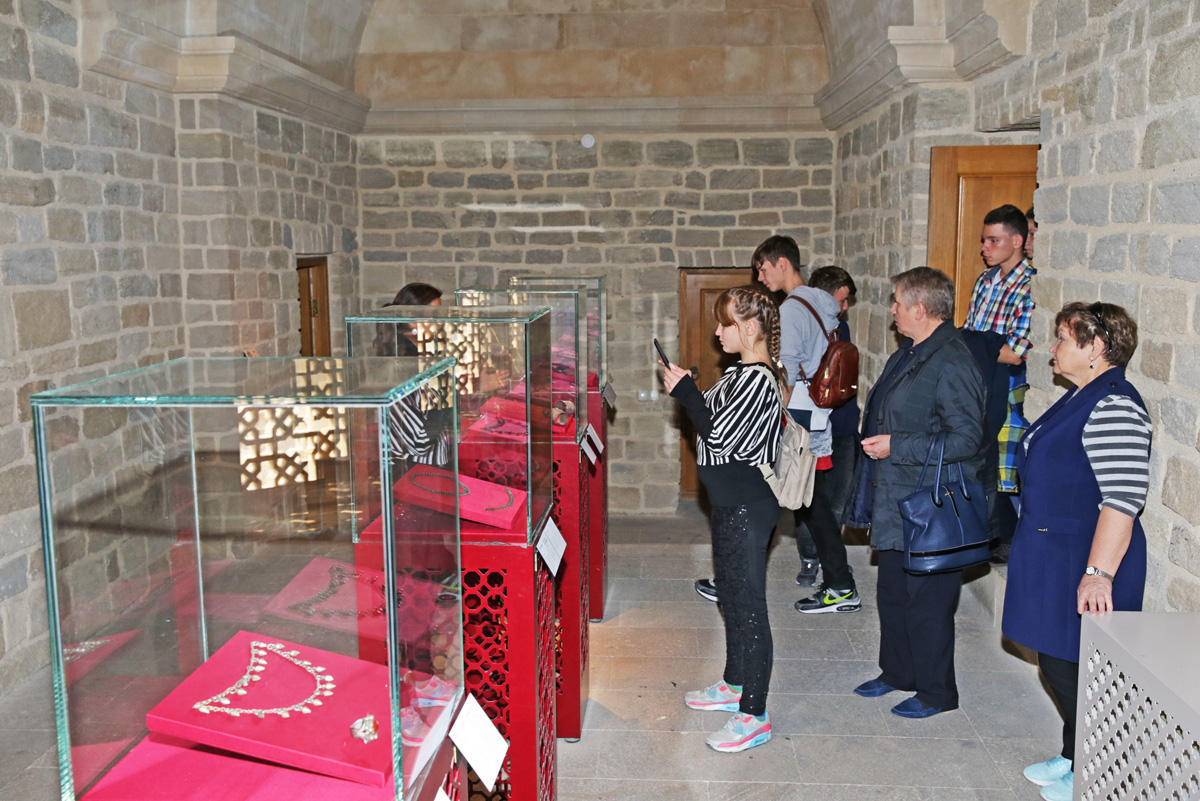 Children of Russian orphanage visit Azerbaijan [PHOTO/VIDEO]