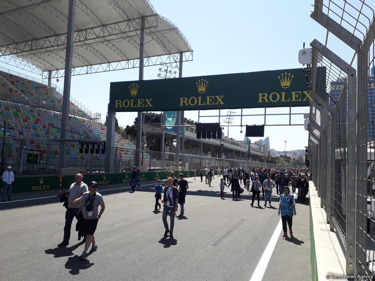 F1 fans walk track of 2018 Formula 1 Azerbaijan Grand Prix [PHOTO]