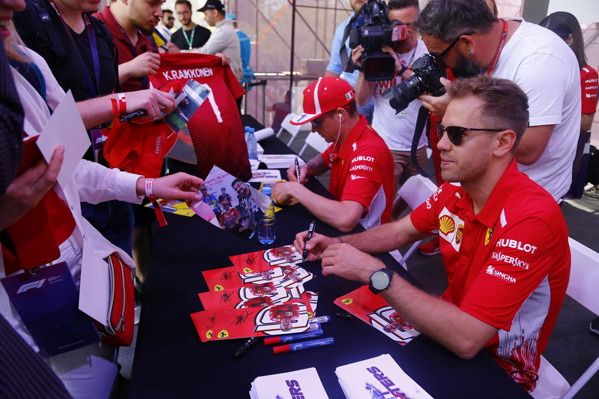 F1 pilots meet fans at autograph session in Baku [PHOTO]Trend: An ...