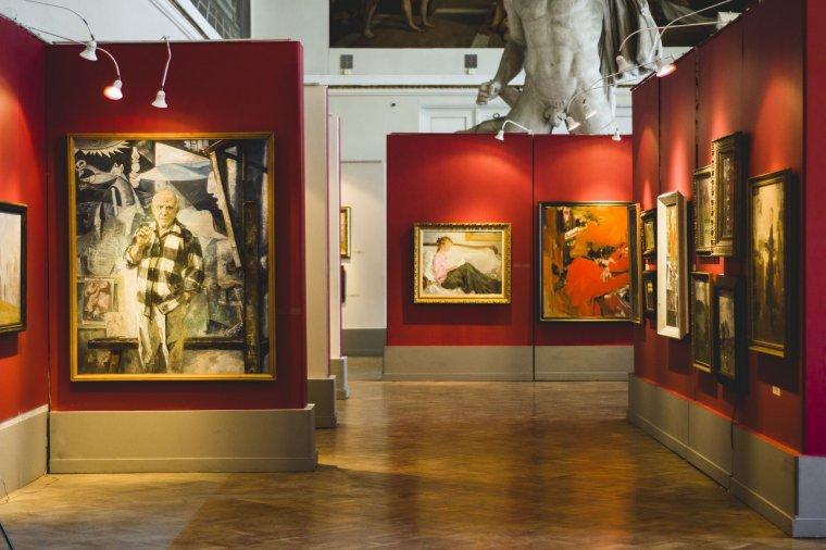 "Teachers and students" expo opens in St. Petersburg [PHOTO]