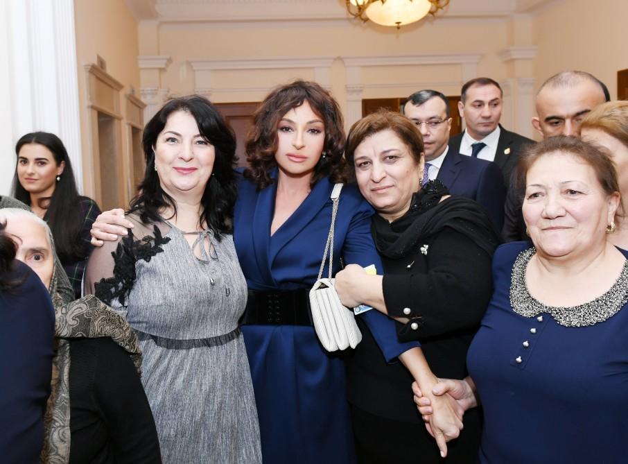 President Ilham Aliyev, First Lady Mehriban Aliyeva meet martyr ...