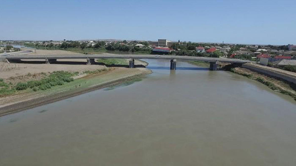 Azerbaijan opens bridge on highway to Iran [PHOTO]