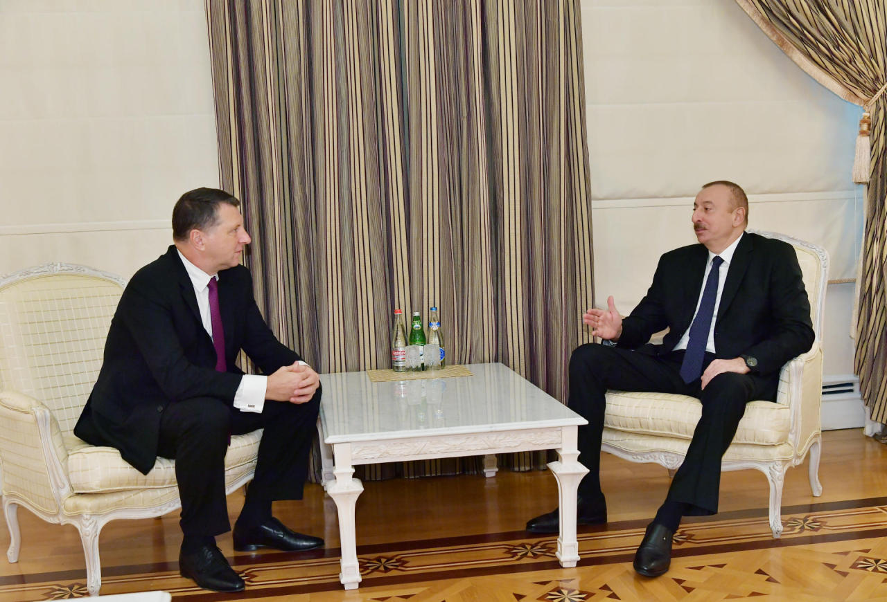 Azerbaijani President Meets Former Latvian President [update]