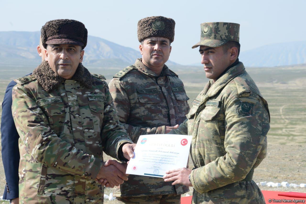 Azerbaijani sappers receive int'l certificates after completing 10-day ...