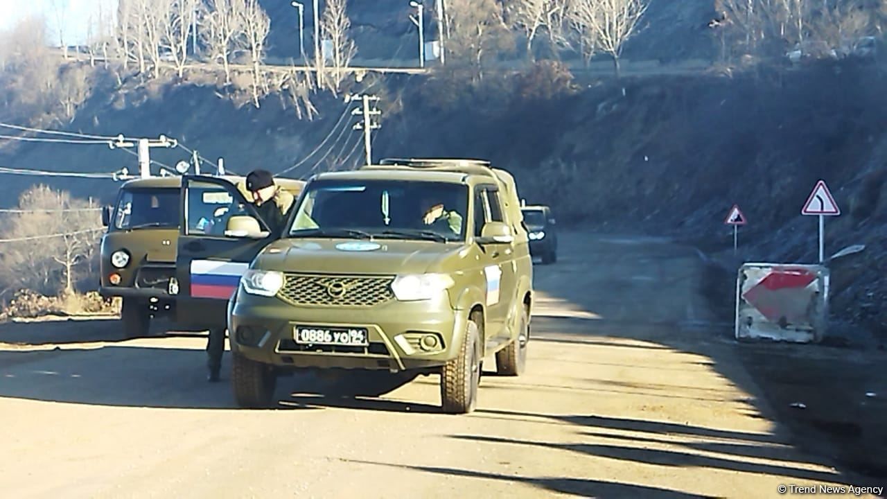 Several more vehicles of Russian peacekeepers pass freely along ...