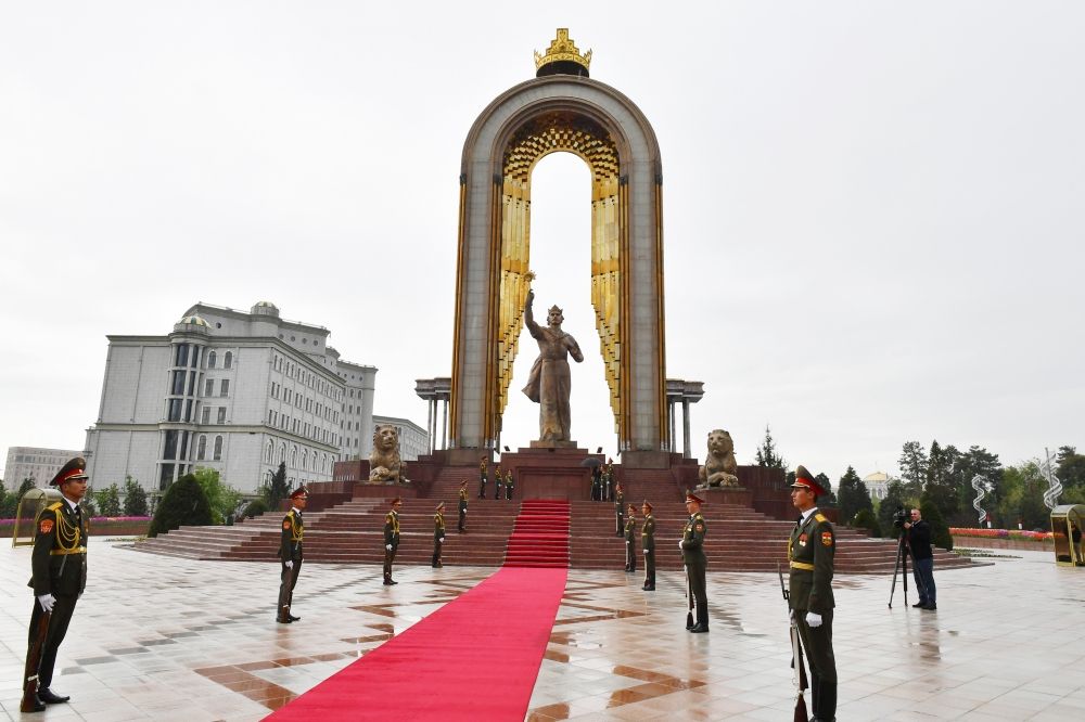 Azerbaijani President visits monument of Ismoil Somoni in Dushanbe ...