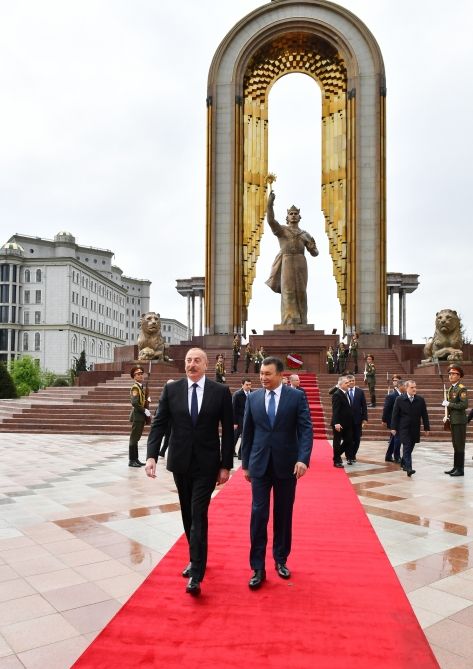 Azerbaijani President visits monument of Ismoil Somoni in Dushanbe ...