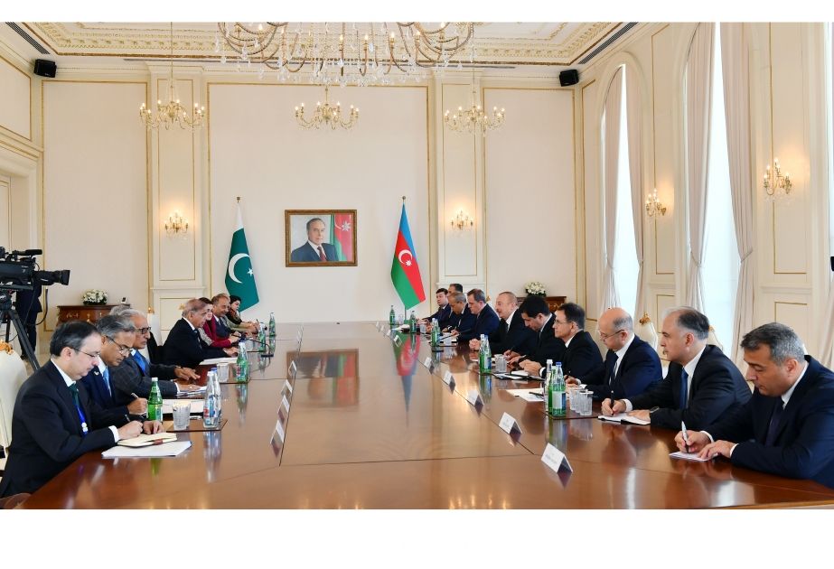 Expanded meeting between Azerbaijani President, Pakistani PM kicks off ...