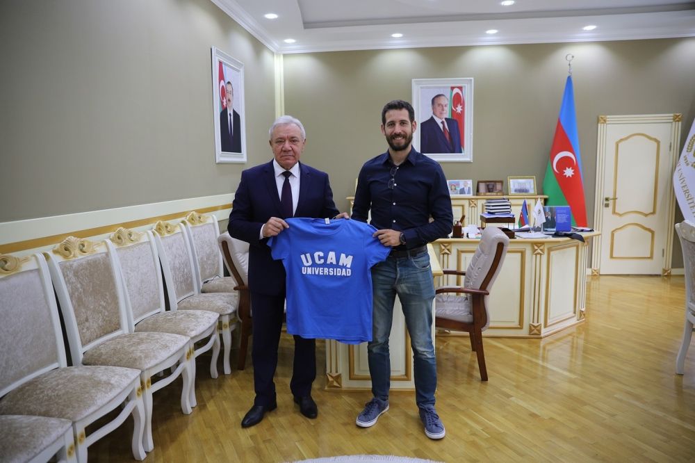 Spanish professor takes part in experience exchange at Ganja State ...