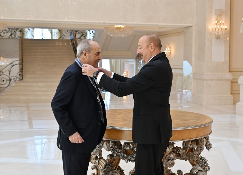 Azerbaijani President presents Istiglal Order to People's Artist Rasim ...