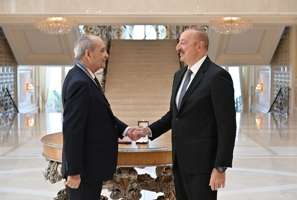 Azerbaijani President presents Istiglal Order to People's Artist Rasim ...