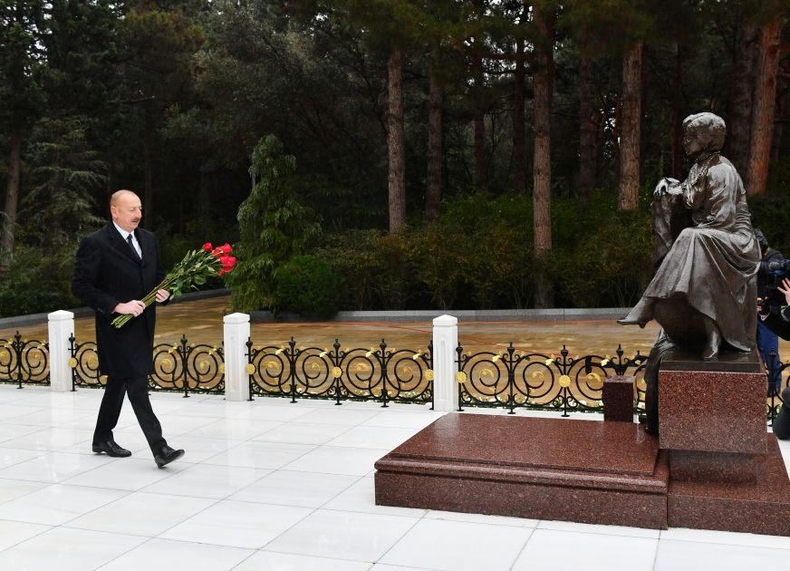Azerbaijani President Ilham Aliyev visits grave of National Leader Heydar Aliyev [PHOTOS/VIDEO]