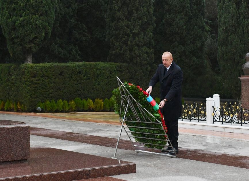 Azerbaijani President Ilham Aliyev visits grave of National Leader Heydar Aliyev [PHOTOS/VIDEO]