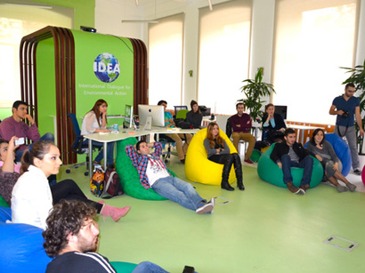 IDEA center hosts meeting with Georgian youths