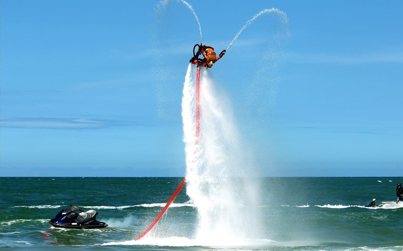 Baku hosts unbelievable flyboard show