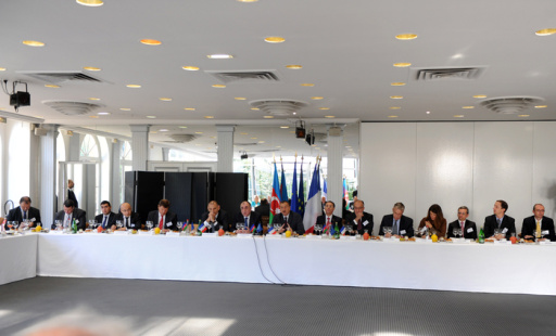President Aliyev meets MEDEF businessmen in Paris