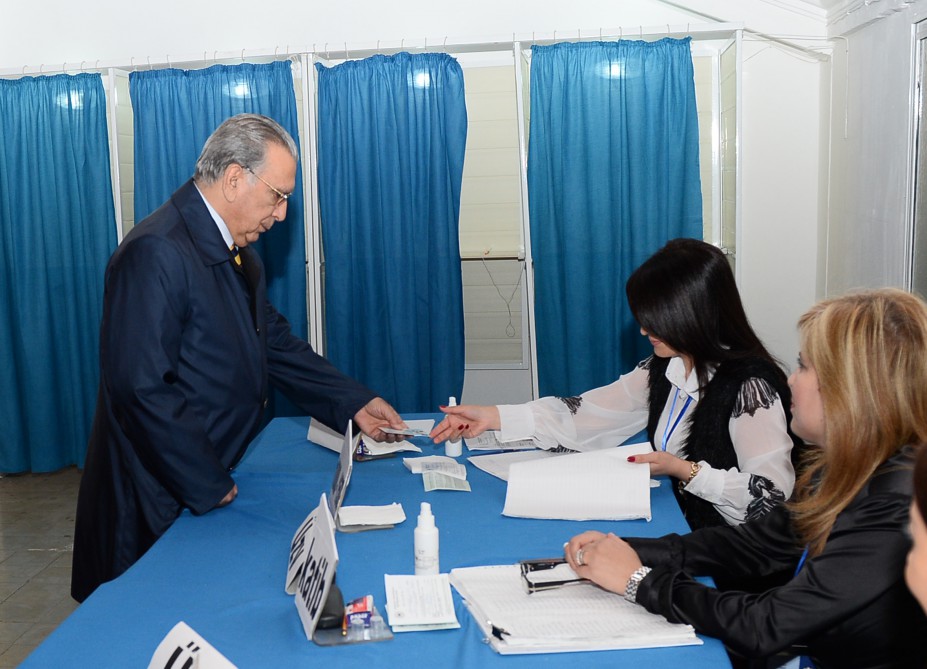 Head of Azerbaijani Presidential Administration votes at parliamentary ...